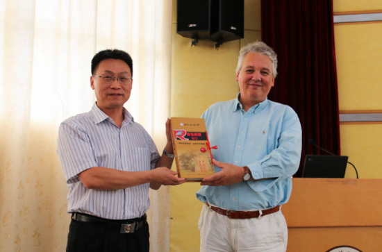 美国威斯康辛大学教授介绍深层次外语教育理念-广东外语外贸大学新闻中心